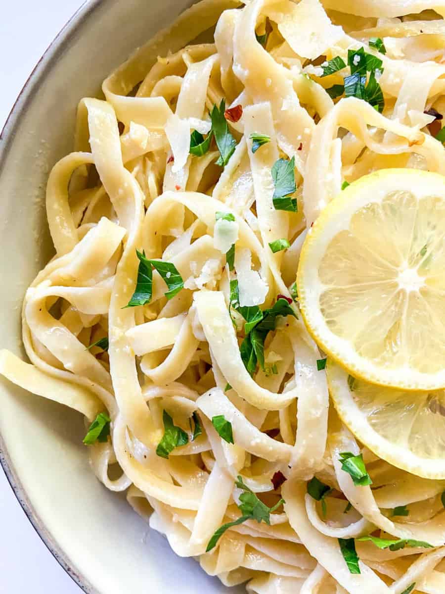 Easy Lemon Garlic Pasta – Sugary Logic