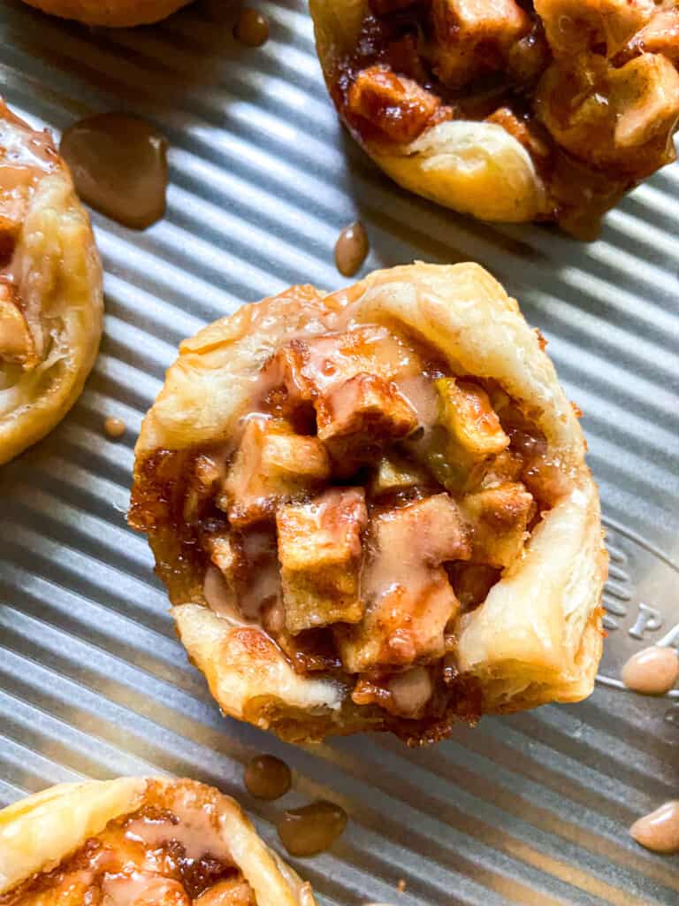Easy Mini Apple Pies Recipe (Puff Pastry) – Sugary Logic